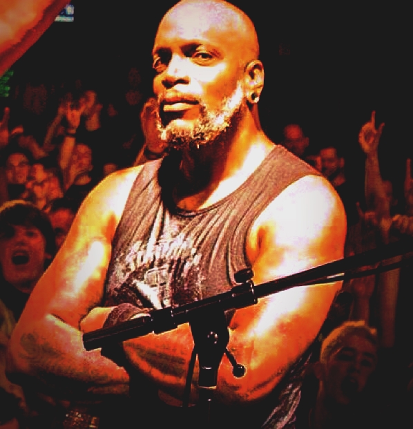 Zona Rock Dan Metal : DERRICK GREEN