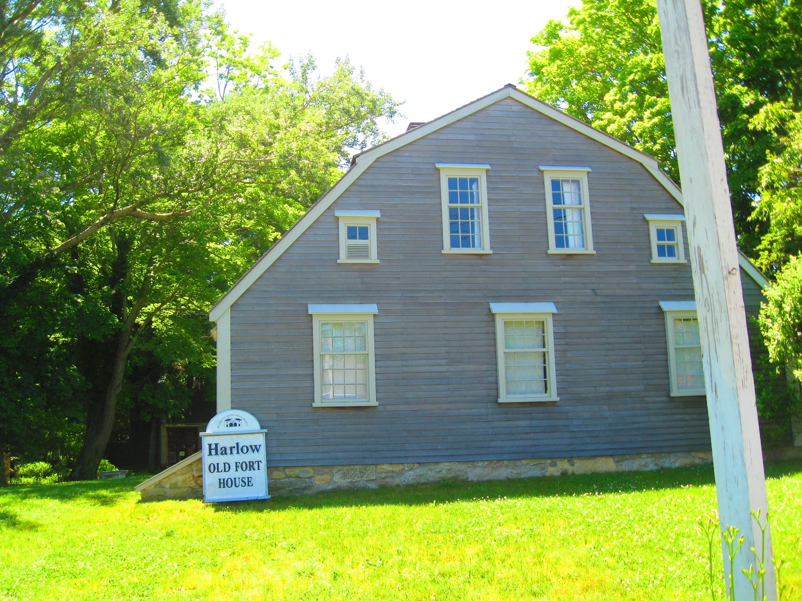 West in New England: VISITING THE HARLOW OLD FORT HOUSE