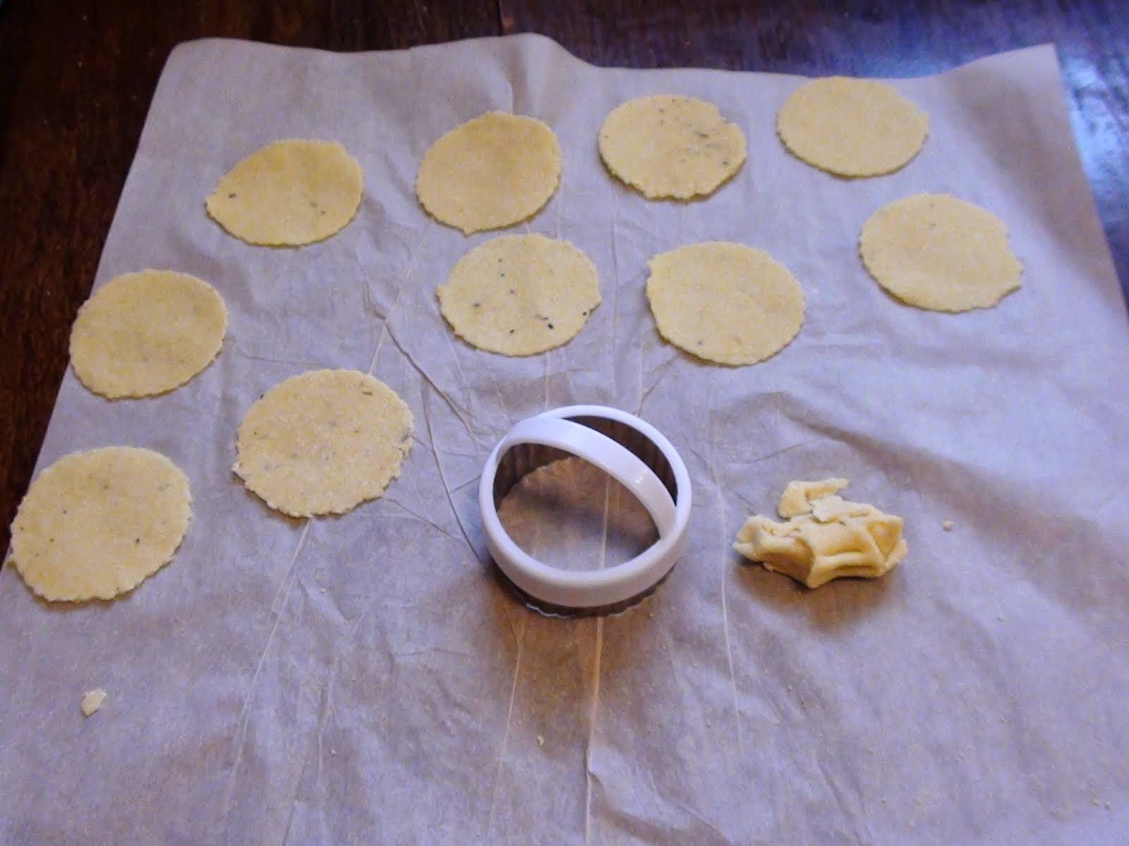 zsuzsa is in the kitchen: BAKED CORN CRACKERS