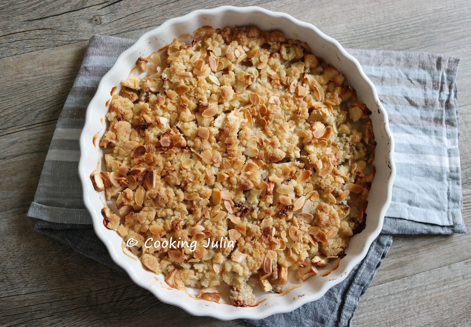 COOKING JULIA : CRUMBLE POMME-BANANE À L'AMANDE