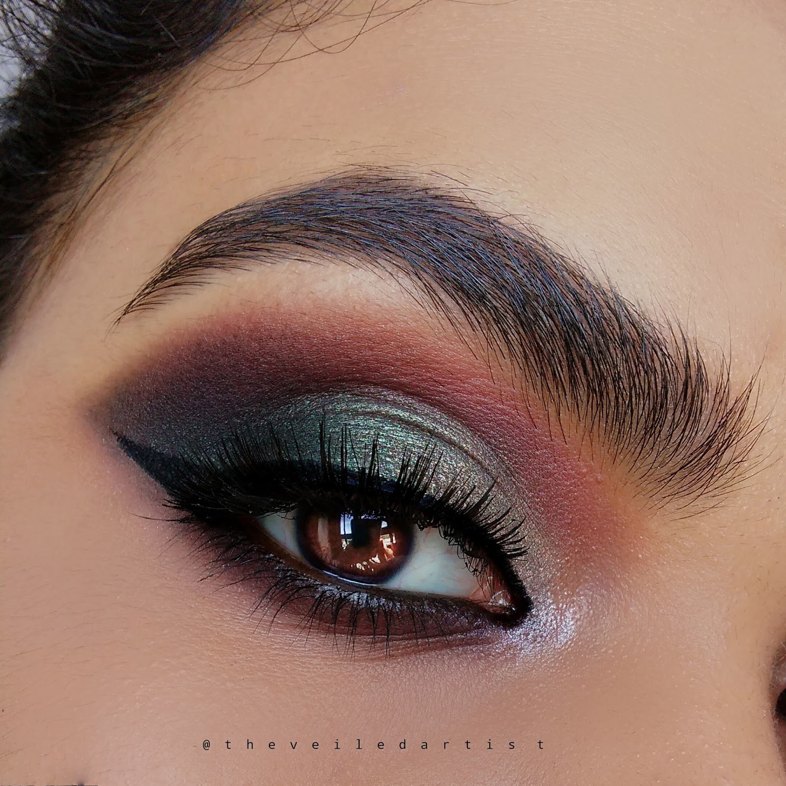 Gradient Green Shimmery Smokey Eyes Tutorial - The Veiled Artist
