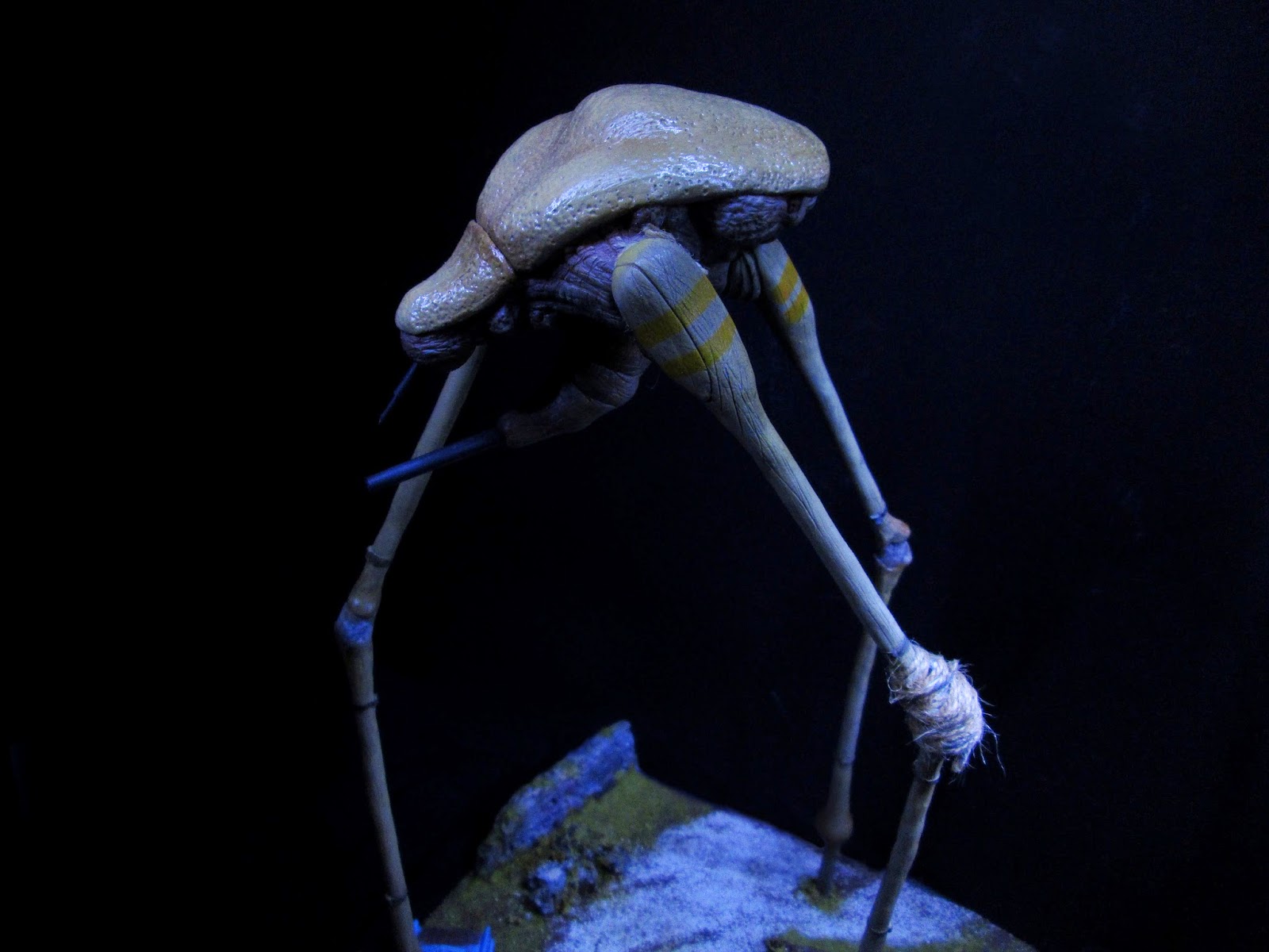 Handmade By Radish: HALF LIFE - STRIDER