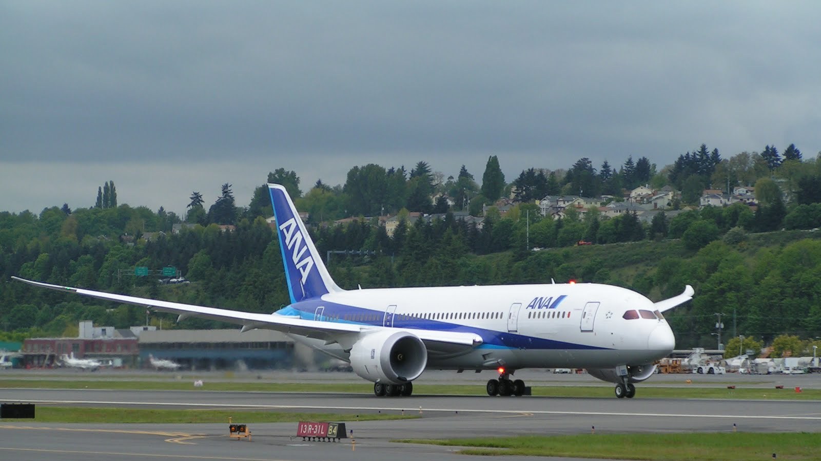 Boeing 787 Dreamliner Pictures: Boeing 787 Dreamliner ANA Airlines ...