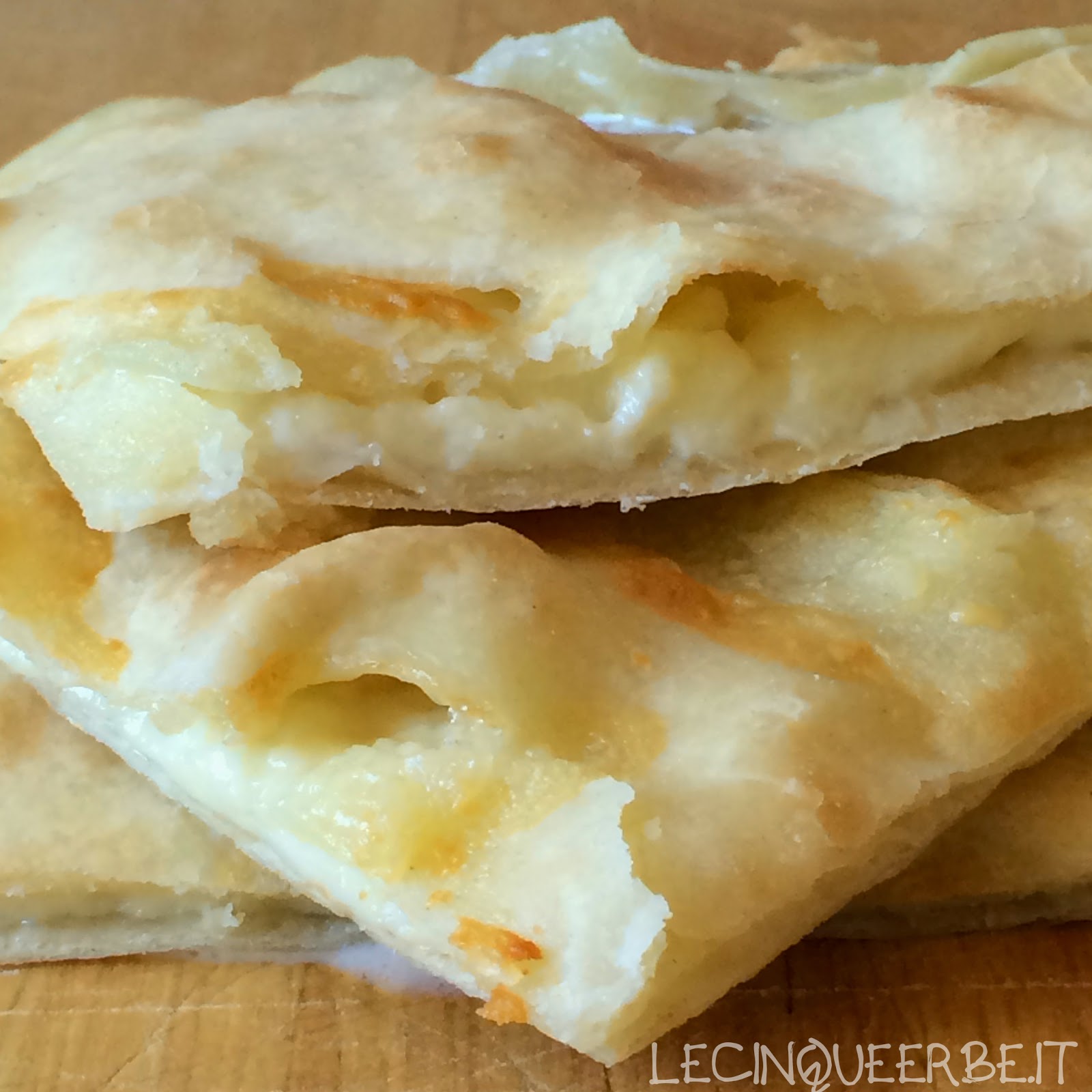 LE CINQUE ERBE: La Focaccia al formaggio, se proprio non potete andare ...