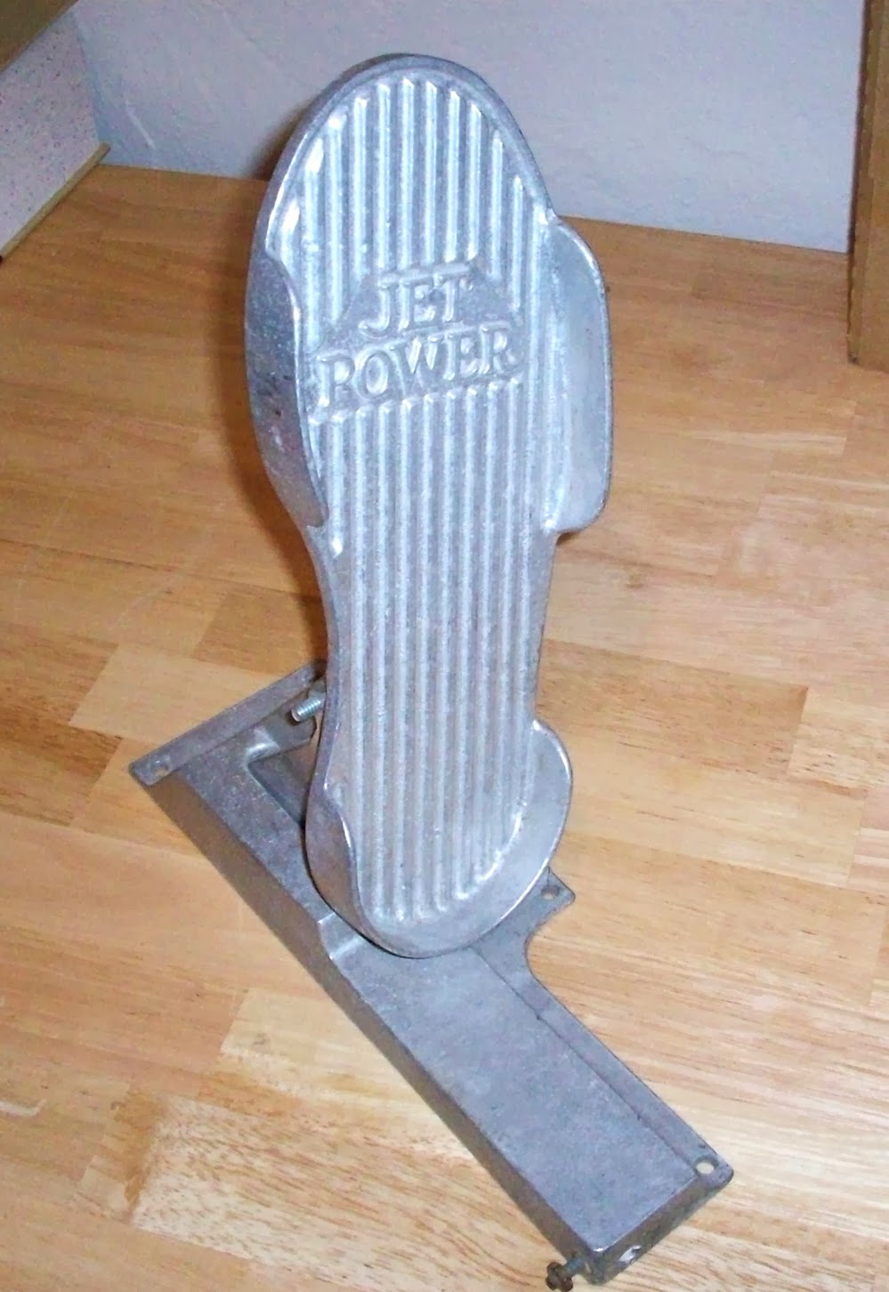 Deadly Curves: The Ultimate In 1950's Vintage Hot Rod Accessories