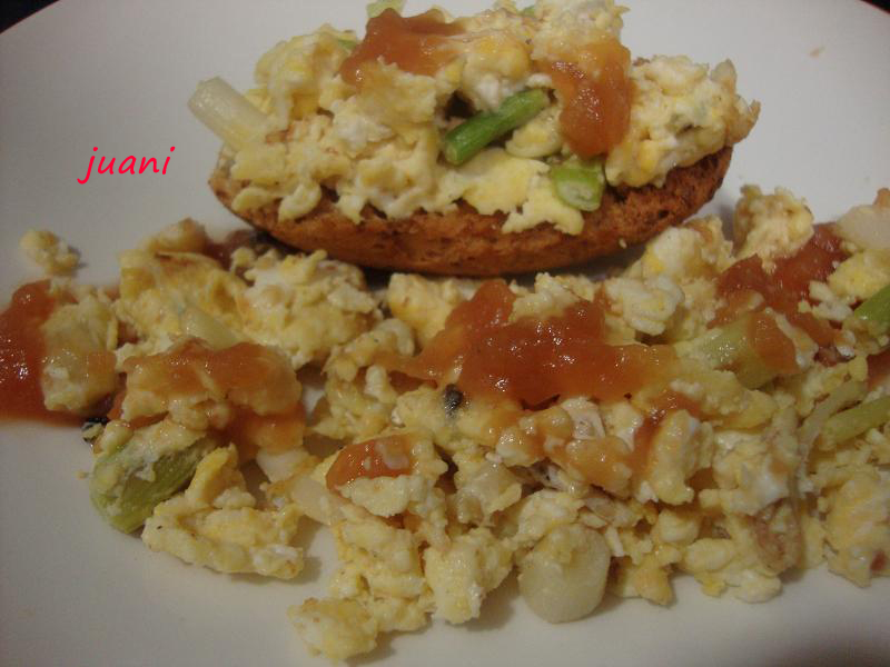 Las Cosillas Que Hago: Montaditos de huevos revueltos con ajitos ...