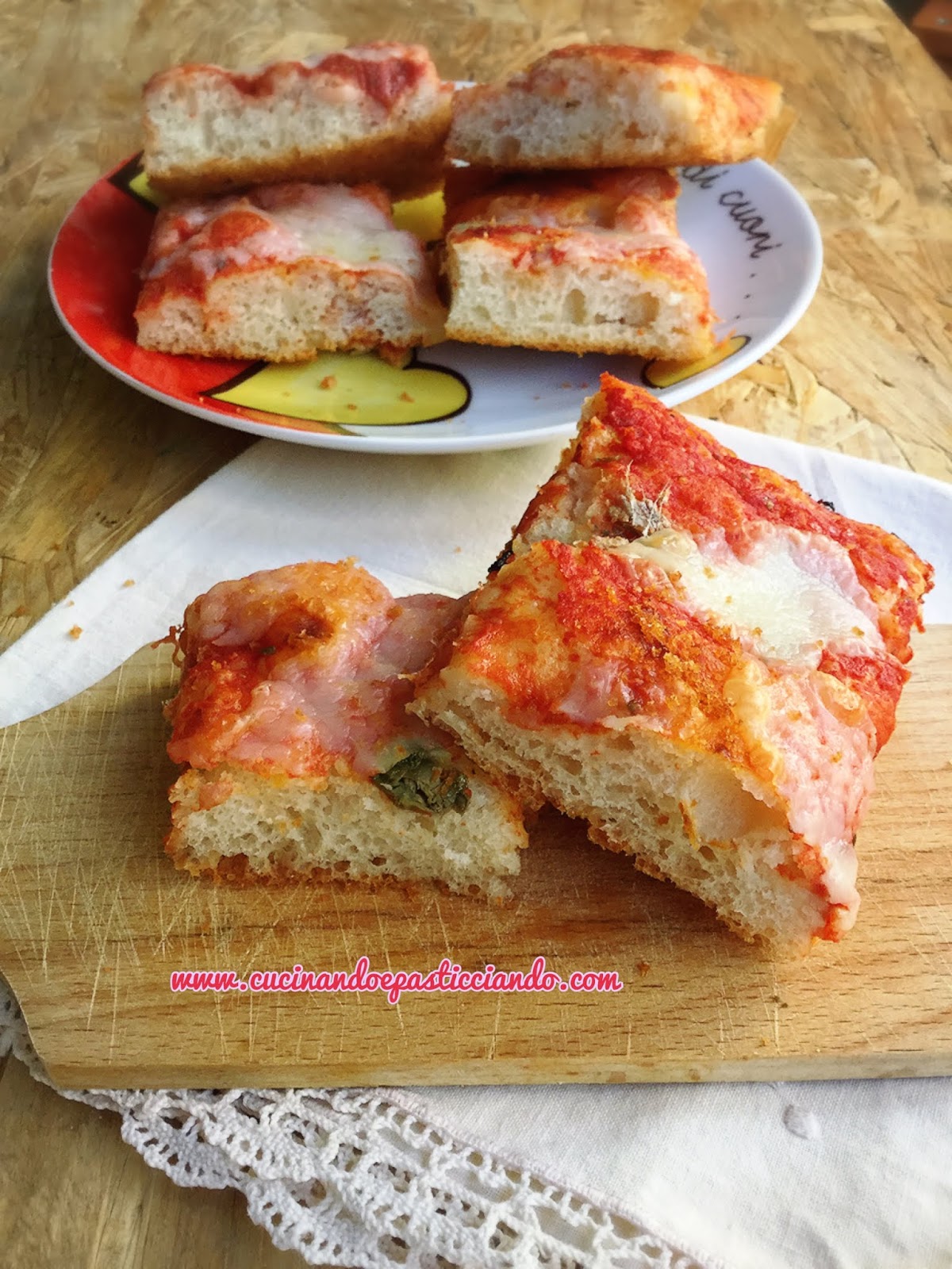 Pizza alta e soffice in 10 minuti - Cucinando e pasticciando