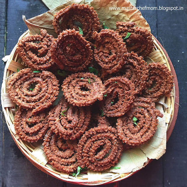 MASTERCHEFMOM: Kezhvaragu Murukku | Ragi Chakli Recipe | Finger Millet ...