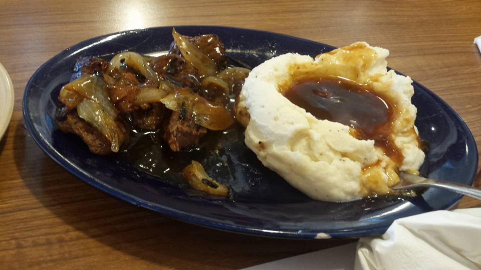 Enjoying Lunch at Hoss's Steak and Sea - ChitChatMom