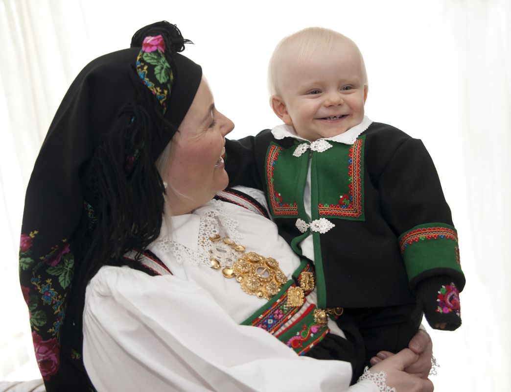 FolkCostume&Embroidery: 2017