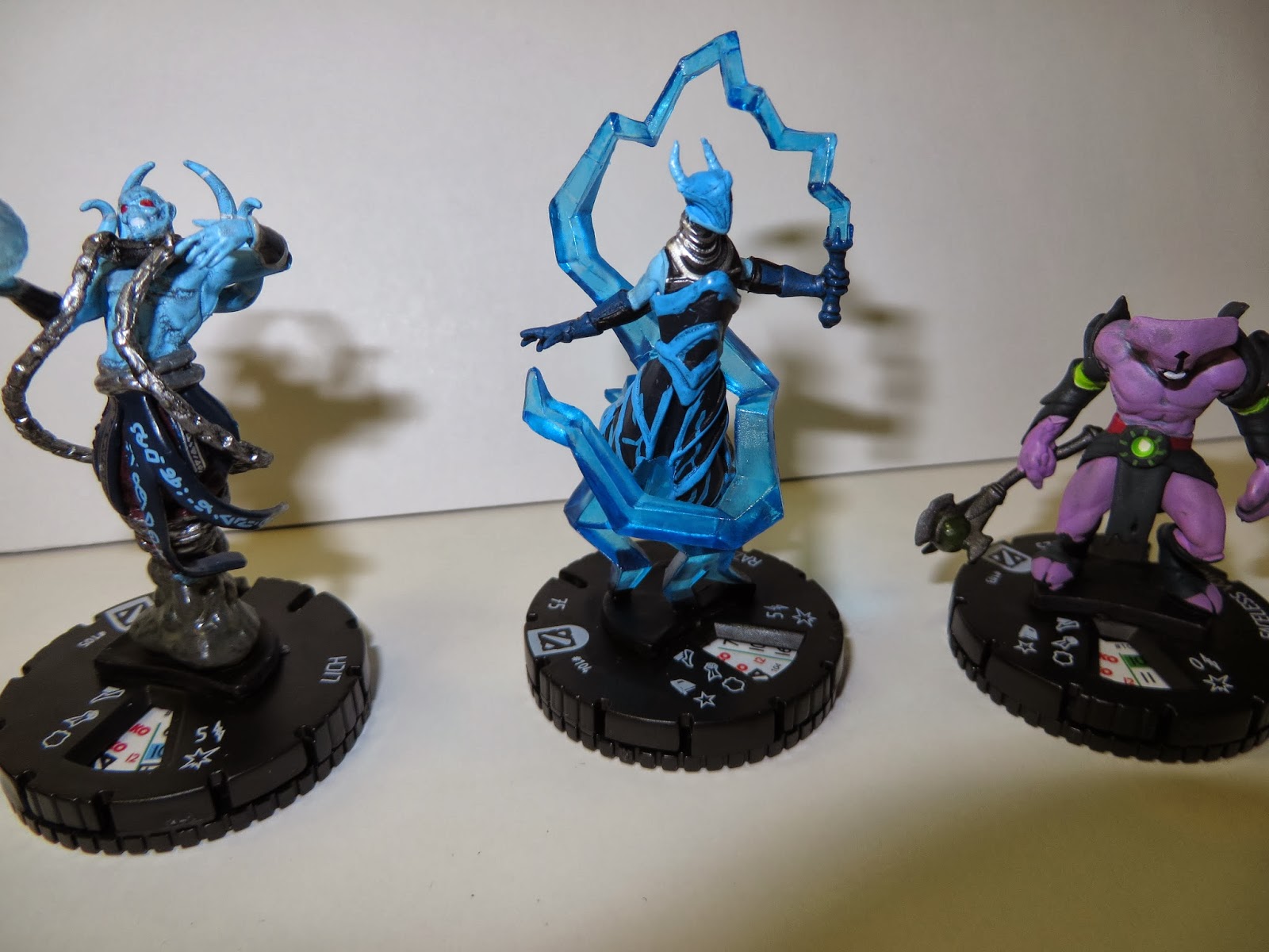 Real Minis: dota 2 heroclix wizkids starter in hand