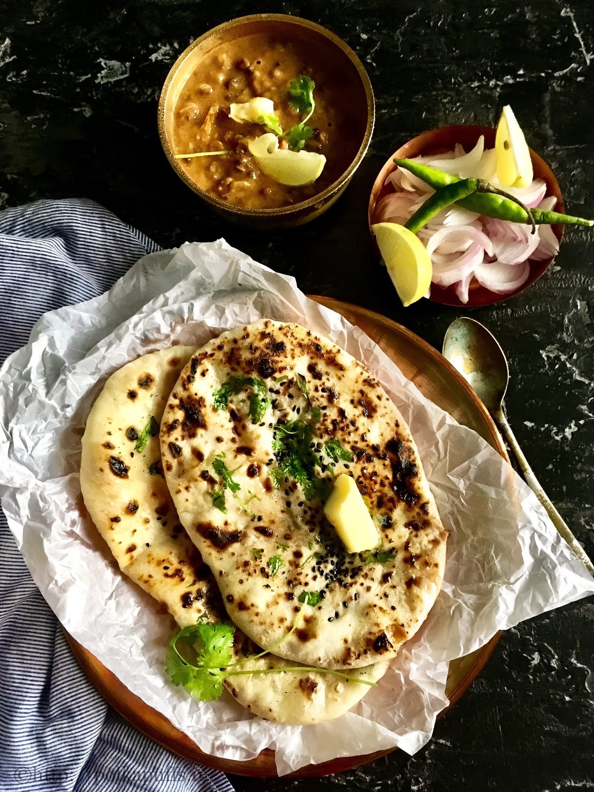 अमृतसरी आलू कुलचा (stuffed kulcha recipe) - Kitchen and plants