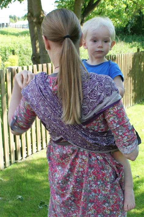 Slinging Joey: Tutorial: Kangaroo Carry, with flipped shoulders