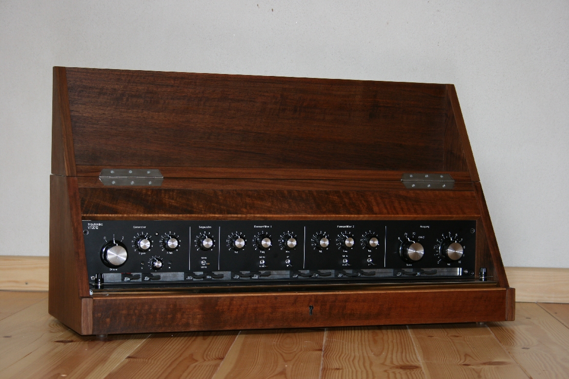 MATRIXSYNTH: The trautoniks VT 2012 Trautonium