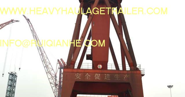 modular trailer: SPMT load with 1011 ton port crane