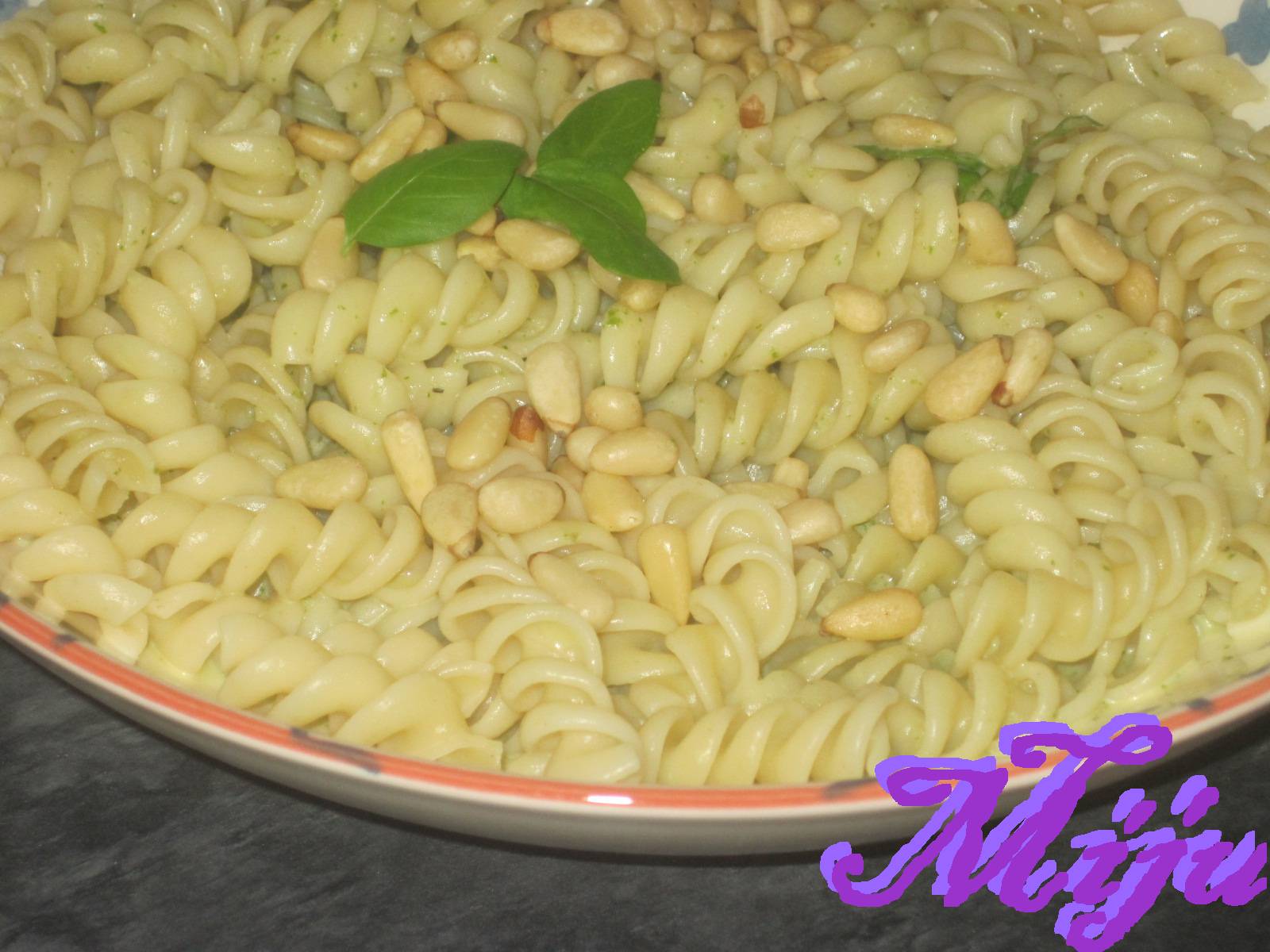 EL BOCADO DE LA HUERTA: PASTA DE QUINOA CON PIÑONES