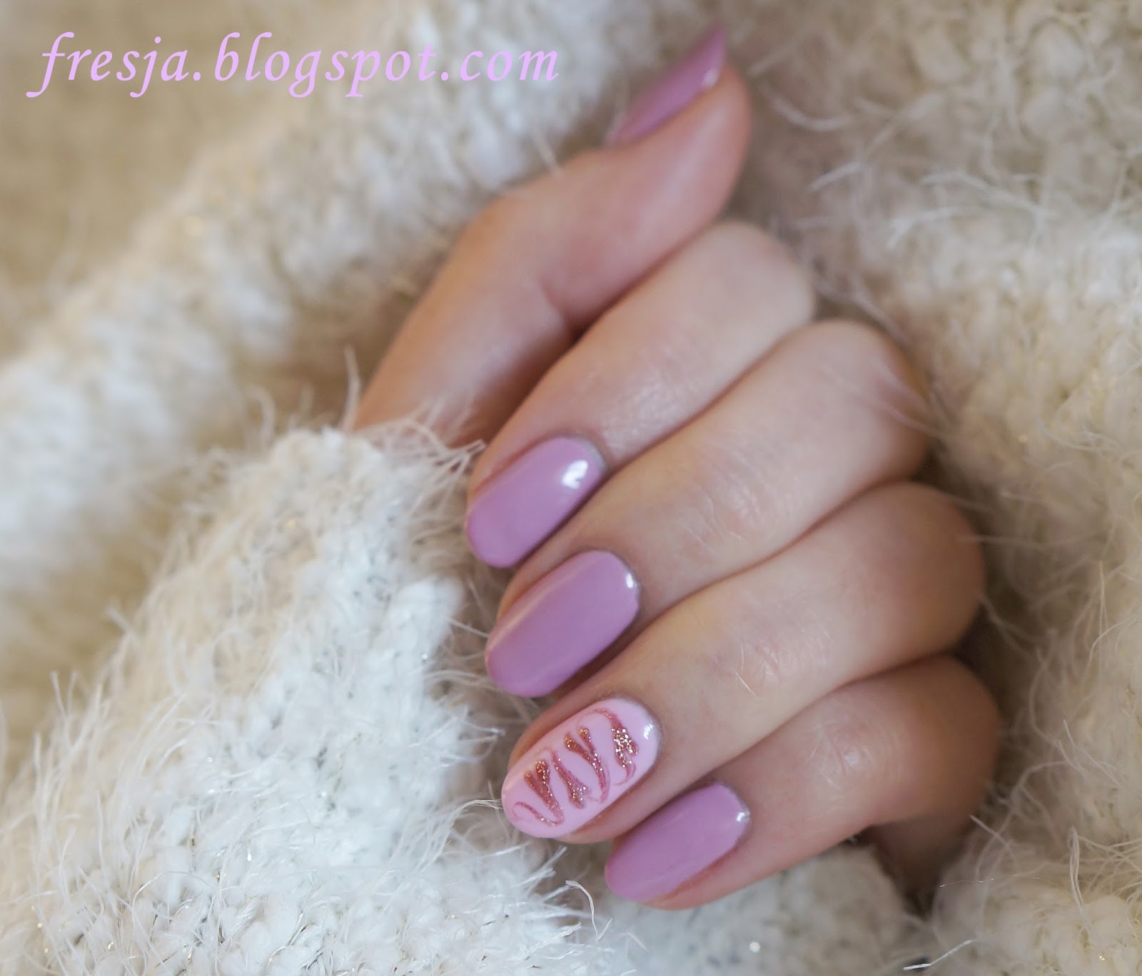 Fresja: Semilac Heather Gray 058 fiolet na paznokciach