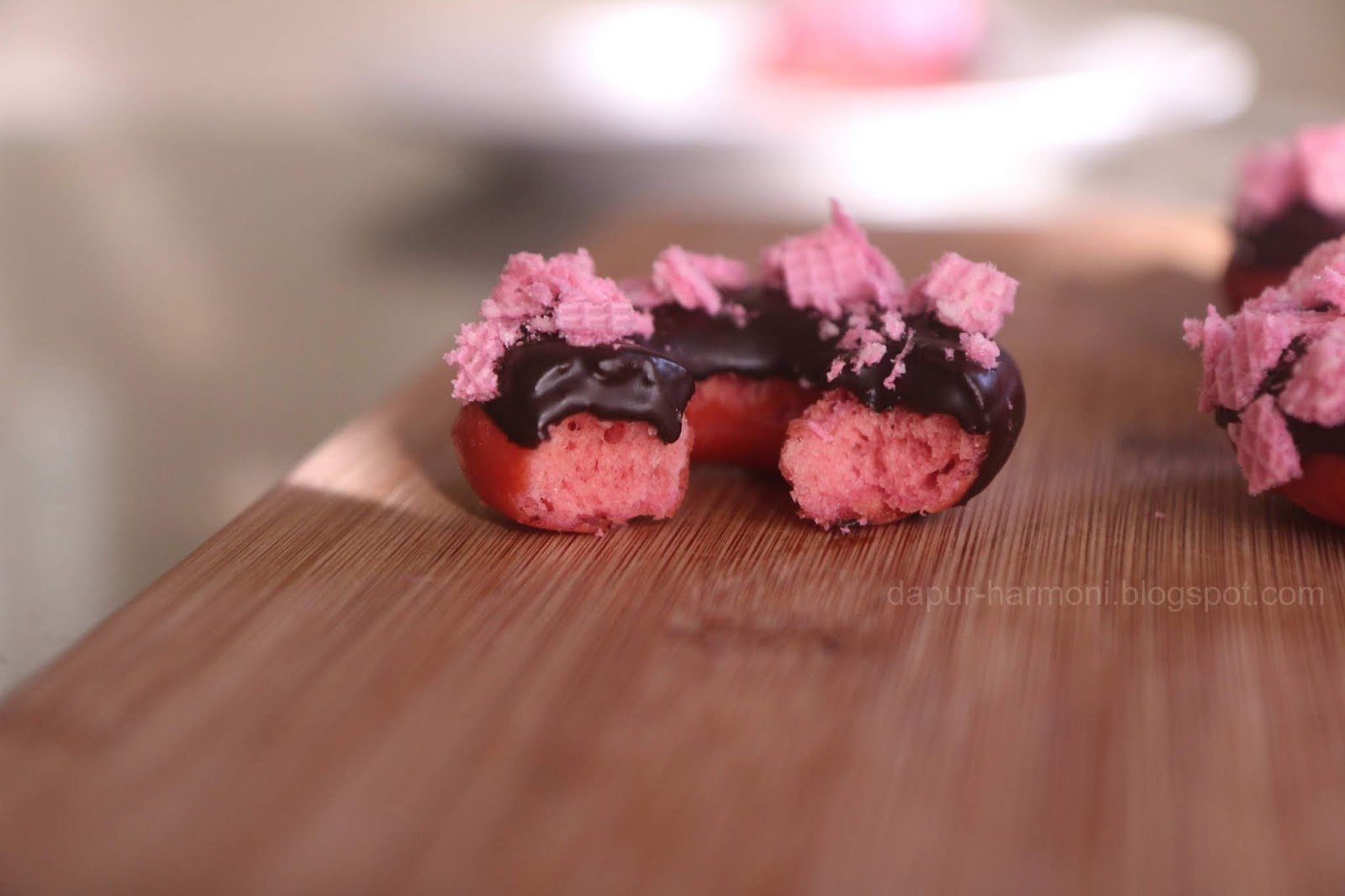 Dapur Harmoni: Resep Donat “Bubblegum” Pink Cantik