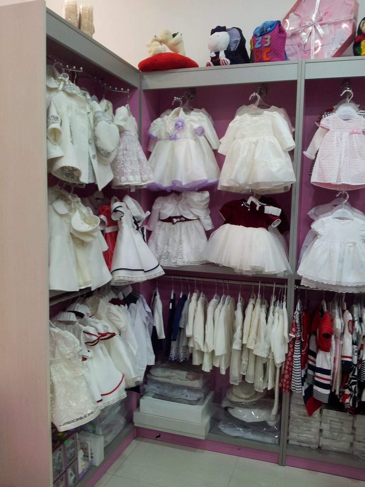 HAINUTE BOTEZ JOHNNY SI MAGAZINELE DE PREZENTARE