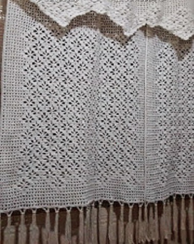 Beautiful pattern with crochet curtain - Crochet Designs Free