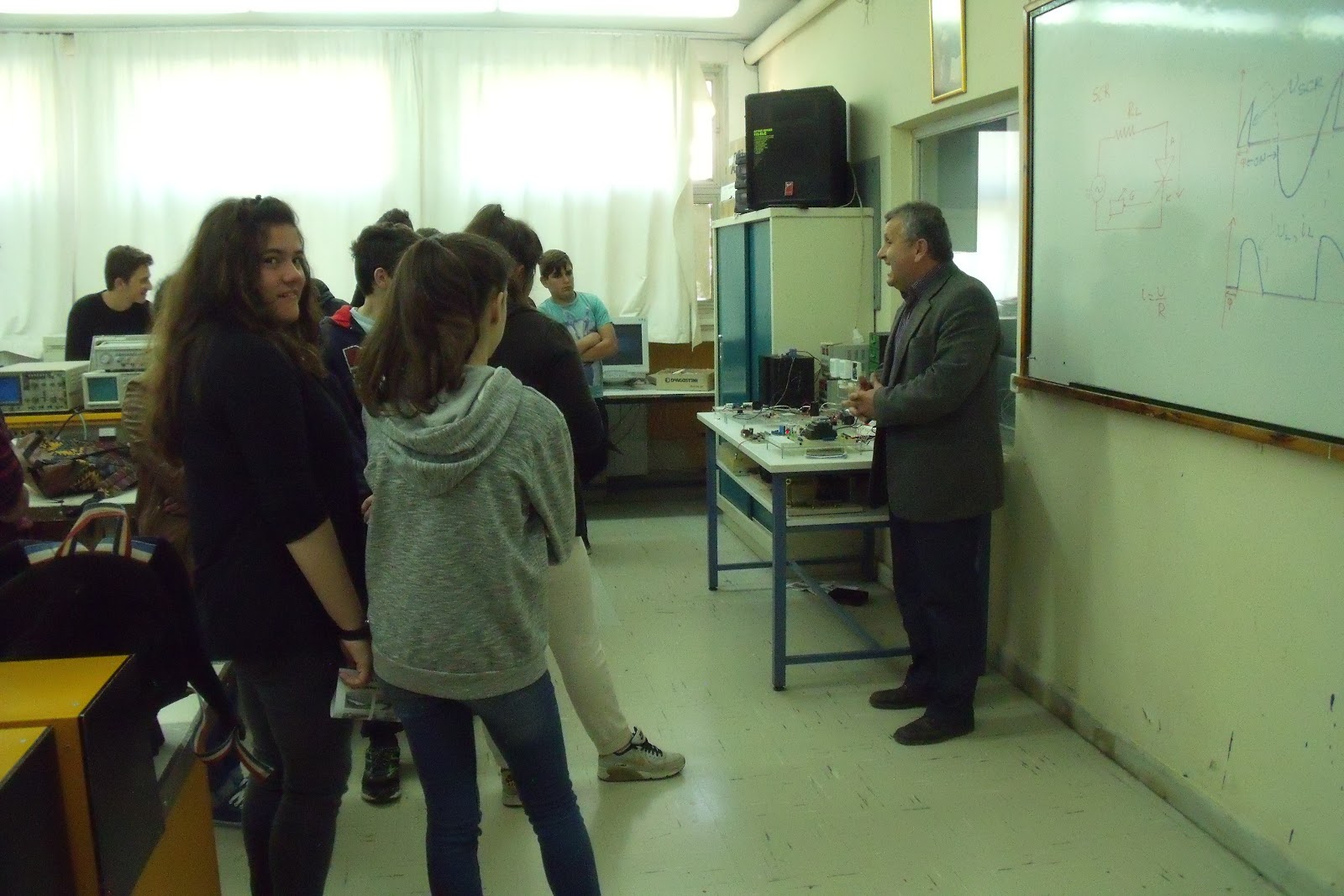 ΚΑΣΤΑΝΙΑ ΠΙΕΡΙΑΣ news: ΓΥΜΝΑΣΙΟ ΚΟΡΙΝΟΥ : ΕΠΙΣΚΕΨΗ ΣΤΑ ΕΠΑΛ ΚΑΤΕΡΙΝΗΣ