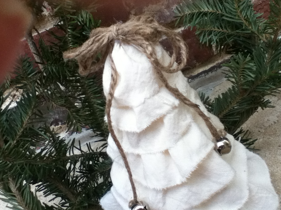 The Creative Vault: Ruffled Muslin Trees {Tutorial}