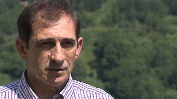 AL ROJO VIVO: SON LEYENDA, JULIÁN RETEGUI, CON ONCE TXAPELAS, EL ...