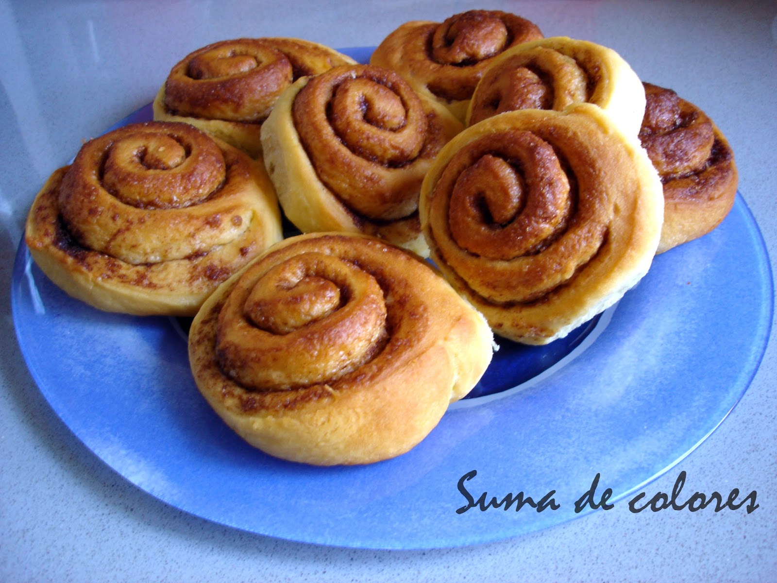 Suma de Colores: Rollos de canela (Cinnamon Rolls)