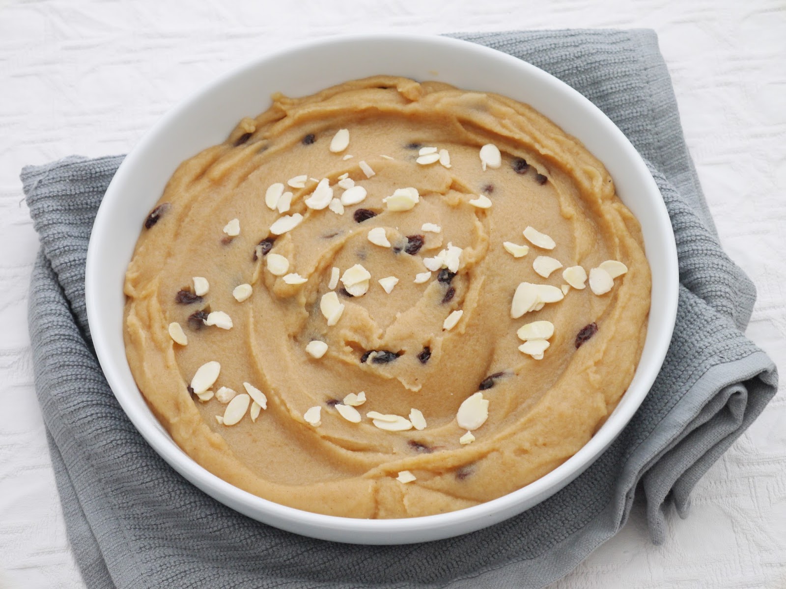 This Muslim Girl Bakes: Sooji Halwa - Semolina Halwa.