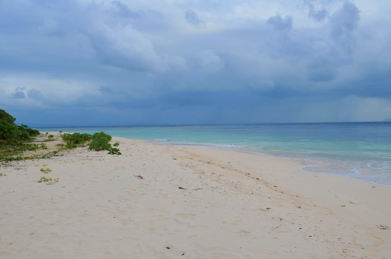 H E L L O ♥ K I M M Y : Subic Beach & Tikling Island of Matnog, Sorsogon