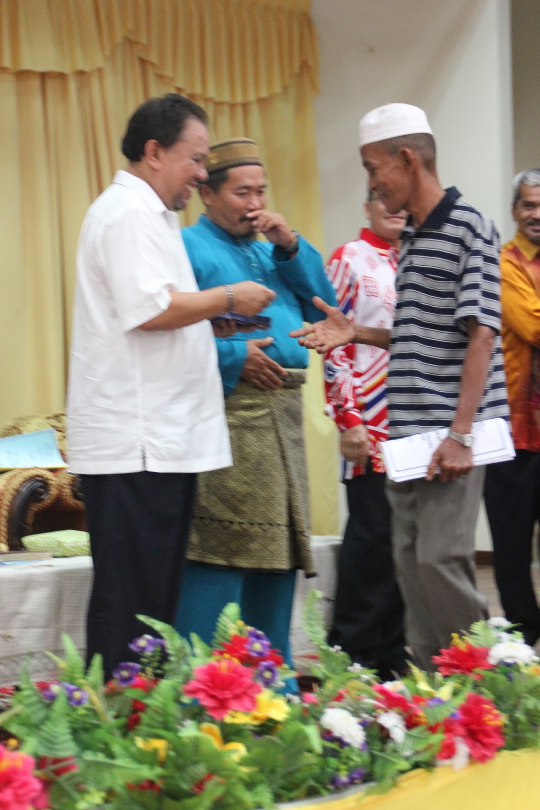 SMK JELAI: TERIMA KASIH YB DATO`ISMAIL LASIM(ADUN SENALING) MENYERAHKAN ...