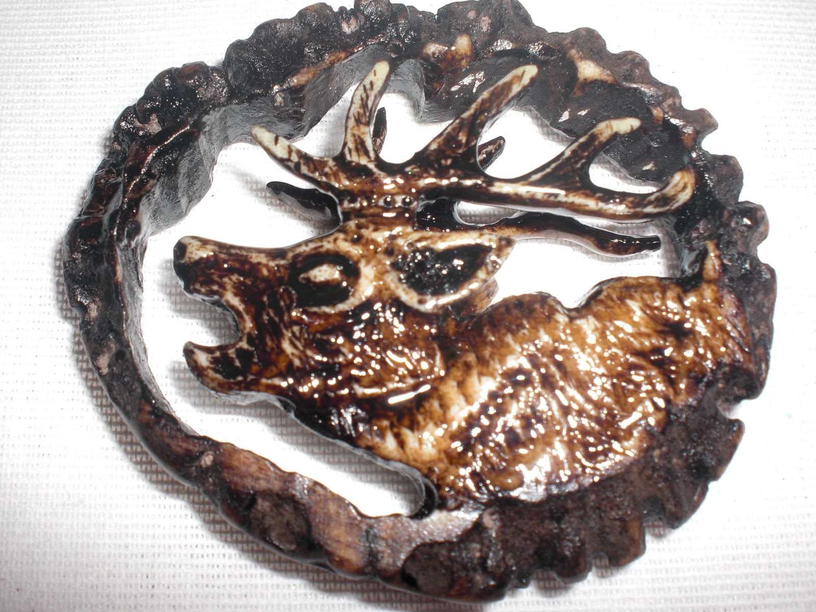 Artesanía en Cuerna de Ciervo La Siberia: ROSETAS DE CIERVO EN BERREA