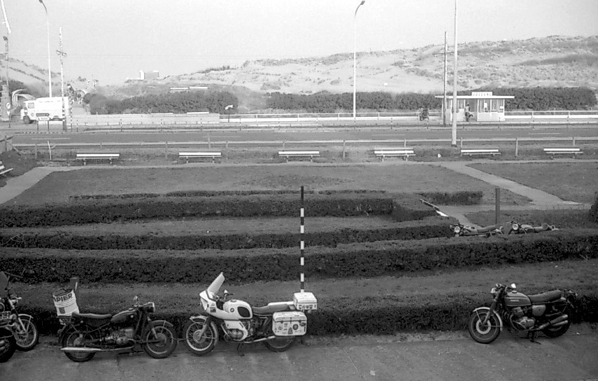 The Velobanjogent: Some more scanned slides and negatives from 1974-75 ...