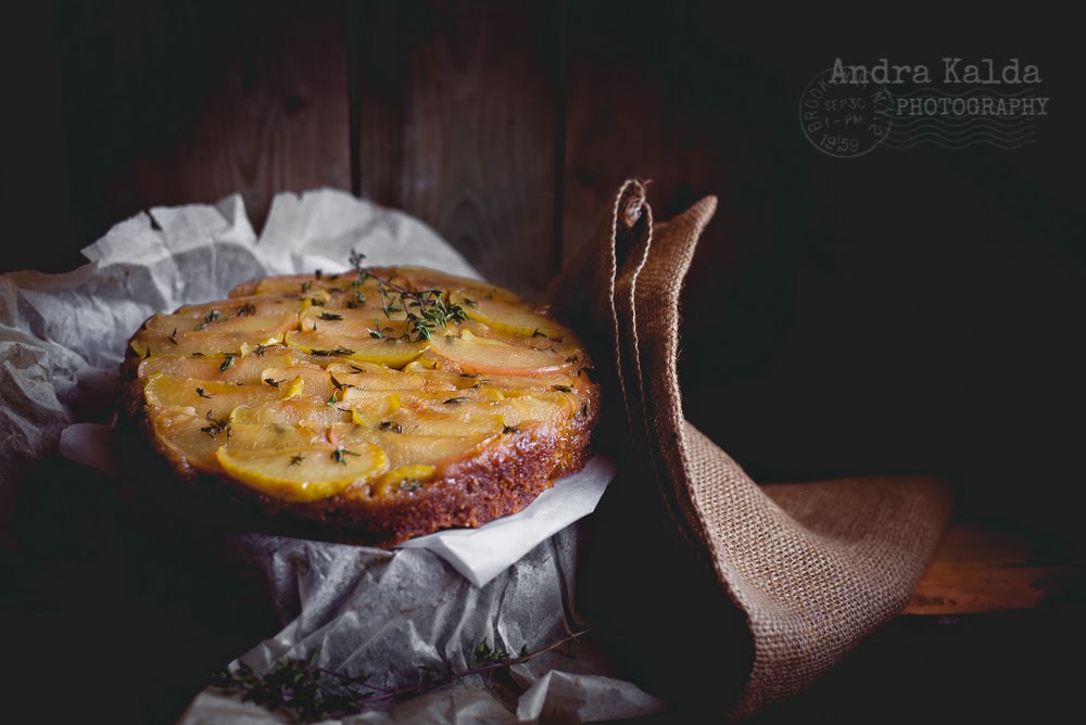 Pliiditaga: Tagurpidi õunakook tüümianiga