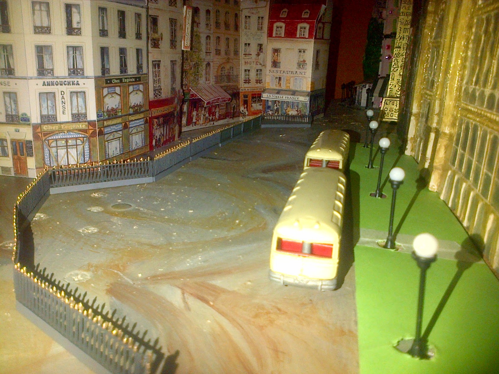 French Model Railway: HO scale street furniture