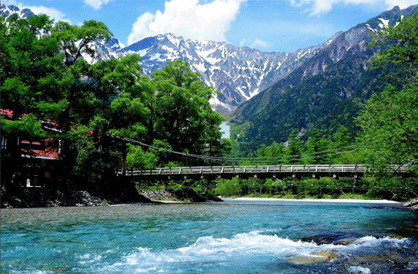 Traveleze: Seeking Shelter In the Natural Escapes of Japan
