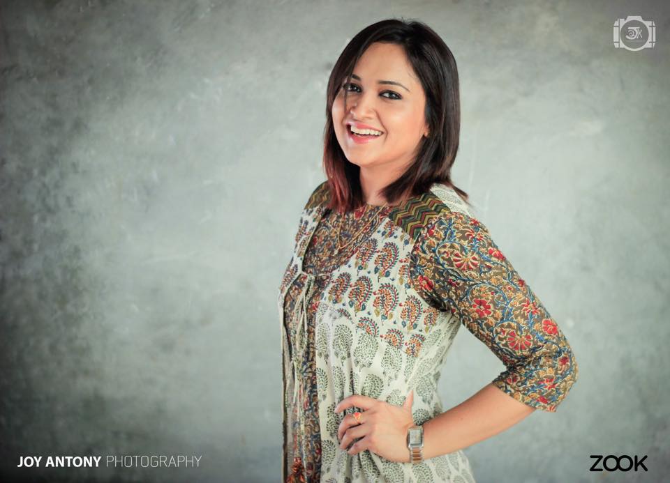 Actress lena new photos ~ Police and Kallan