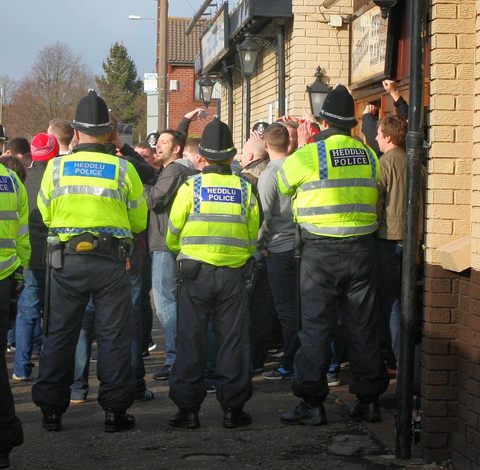 Football Hooligan Pictures: FIVE PICTURES: Liverpool in Cardiff 22 ...