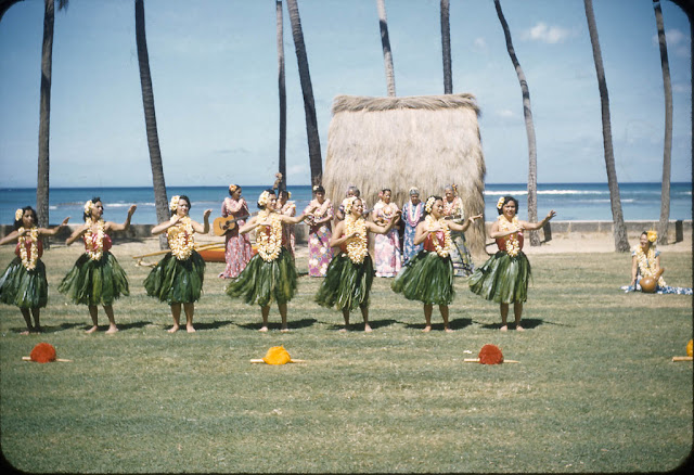 Vintage Hula Girls – 26 Charming Snapshots of Women in Hula Dace ...