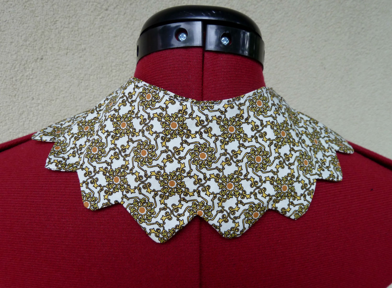 Fun with detachable collars #1 - A Stitching Odyssey