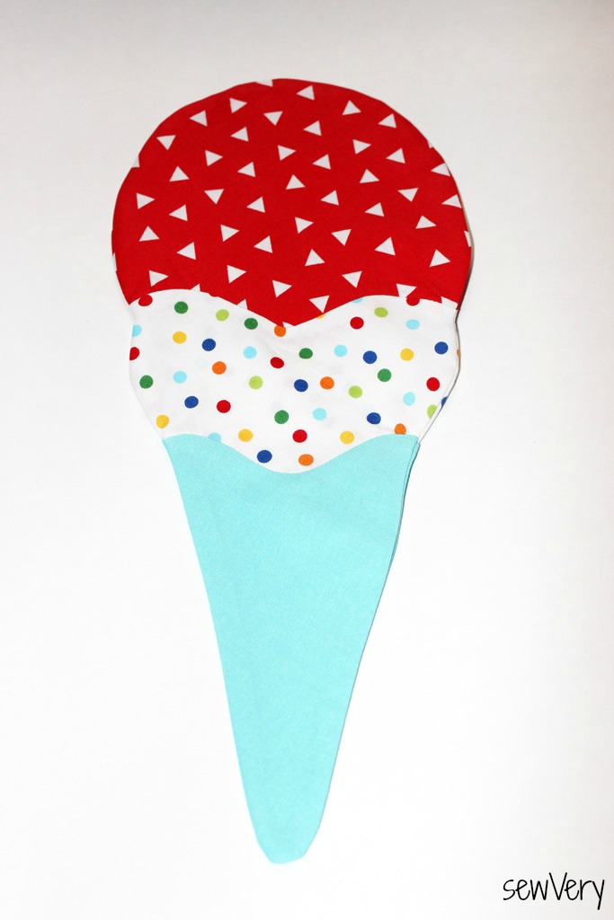 sewVery: Ice Cream Cone Pillow Tutorial