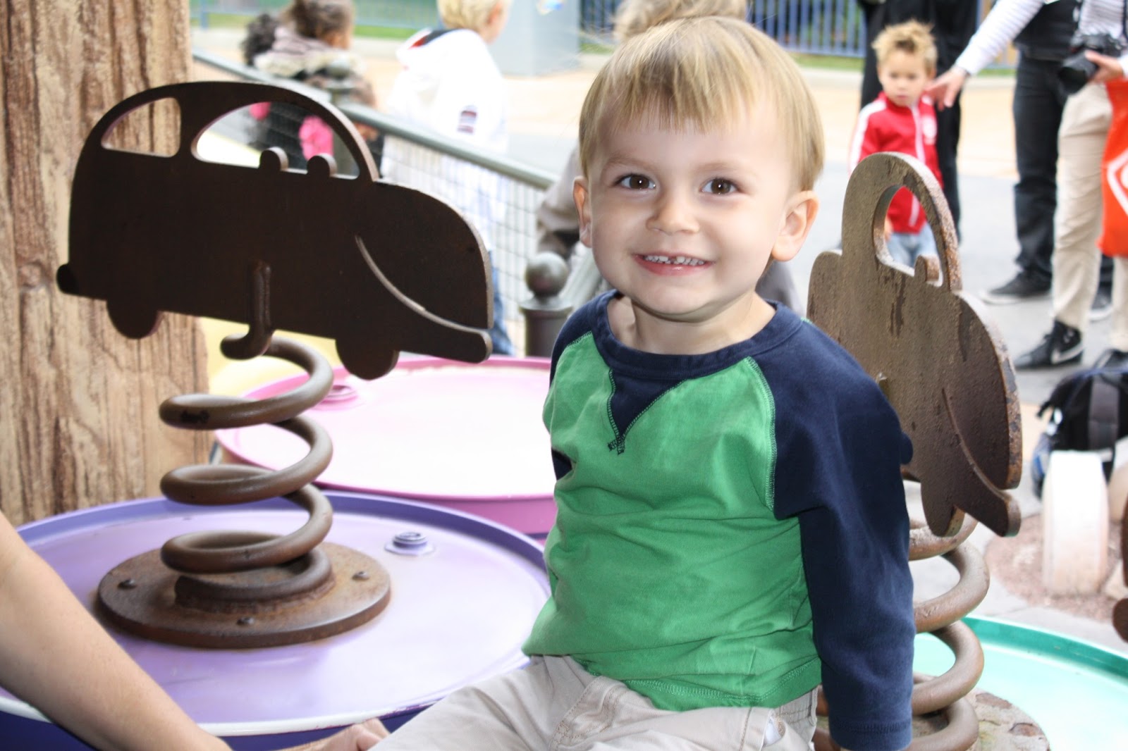 The Chryslers in Geneva: Bientot Disneyland Paris