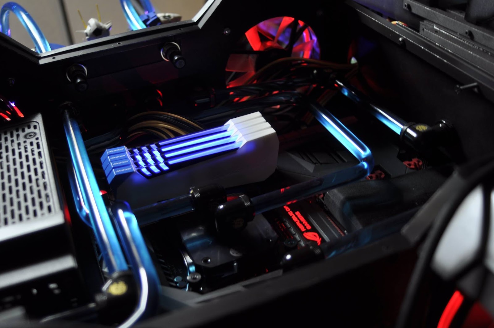 This Stunning 00 Gundam Inspired PC Should be Mass Produced!