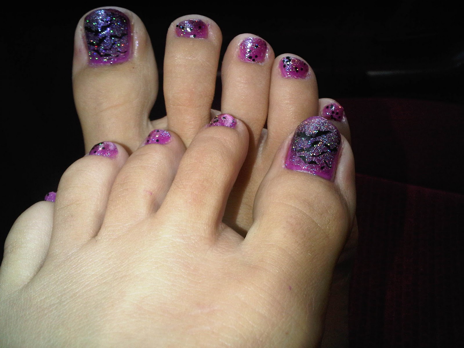 Majnooni Beauty: Creepy Feet : You're Tangled In My Bats...