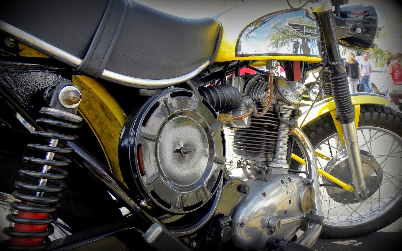 Retrò Motors - RocketGarage - Cafe Racer Magazine