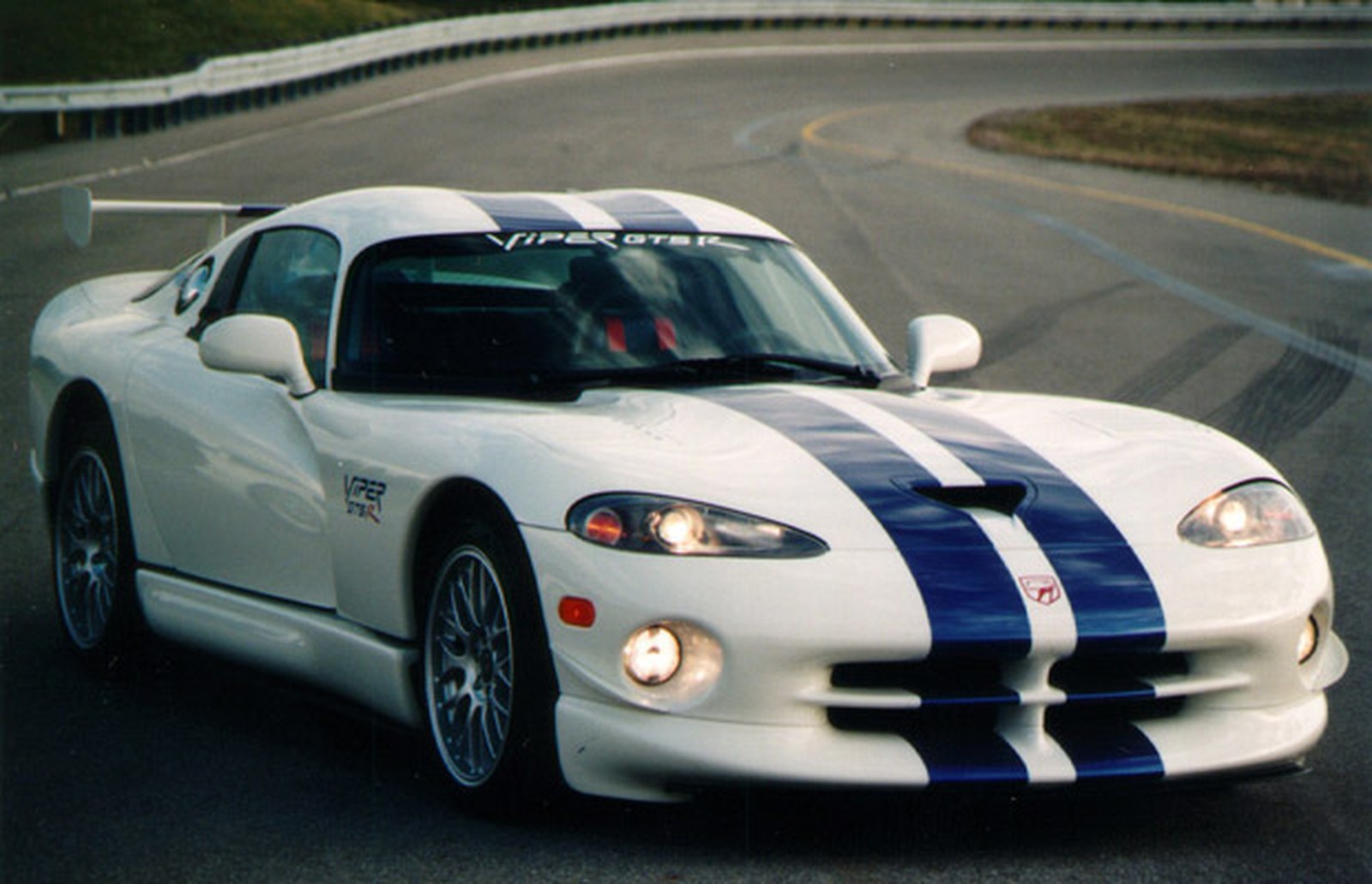 LeoSuperCars: Último Dodge Viper é produzido em fábrica de Detroit ...