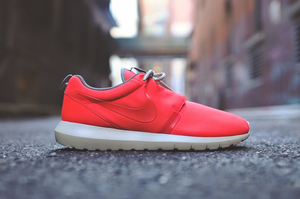 Nike Roshe Run Natural Motion - Crimson - SneakerBox