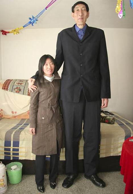 Malaysian Hollywood 2.0: Tale of the tapes, the world's tallest men!!