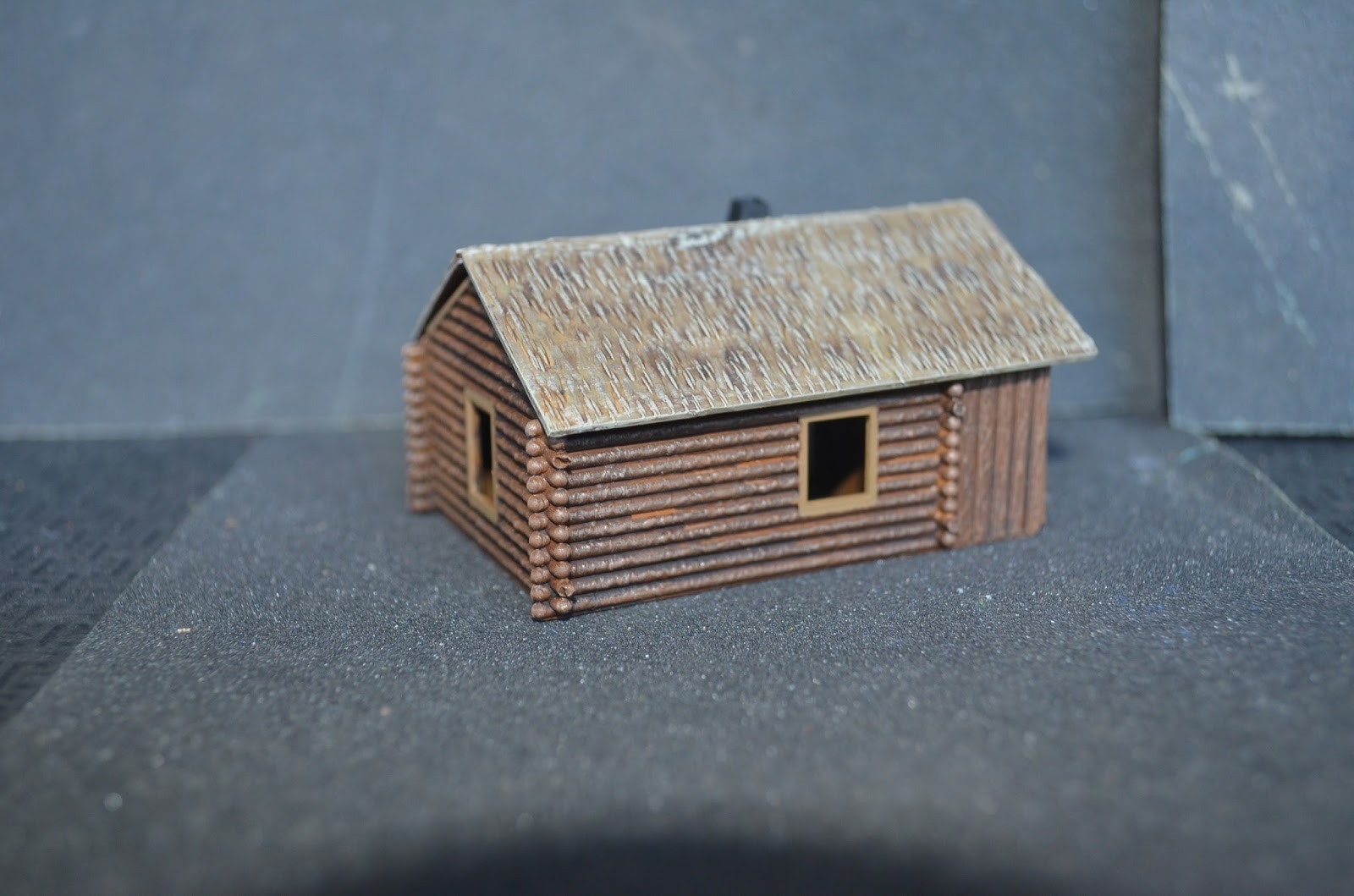 20th Century Wargames: HO Log Cabin