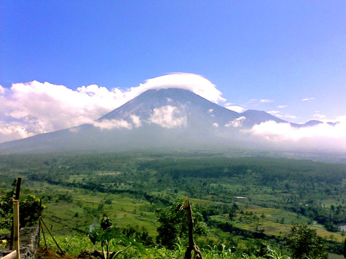 Gunung Paling Indah di Indonesia